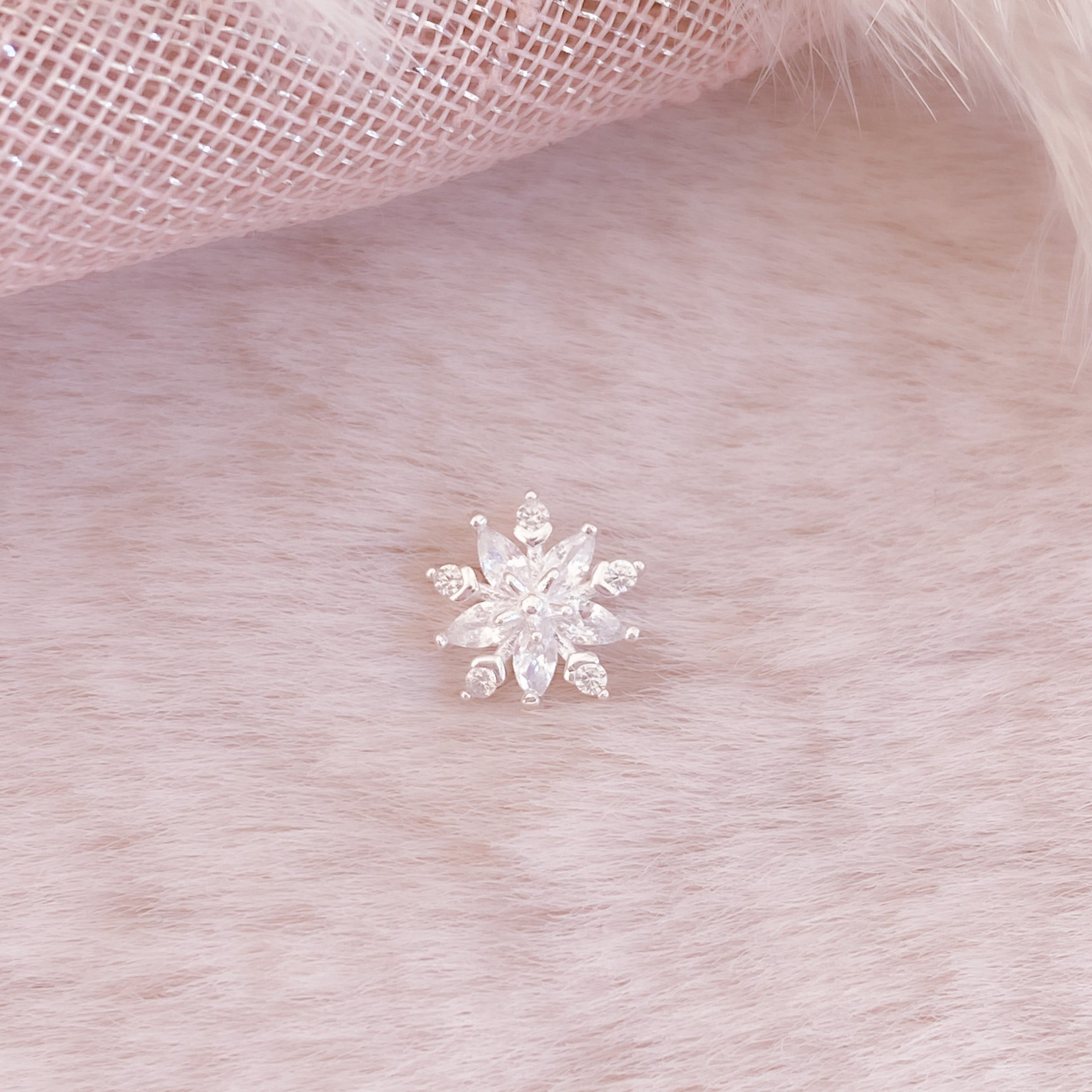 Snowflake Piercing – MoonRose Jewelry